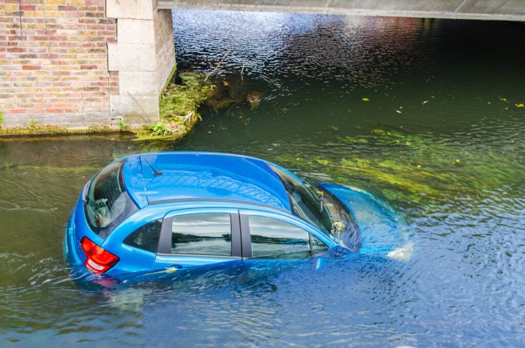 Auto te water | De Vereende